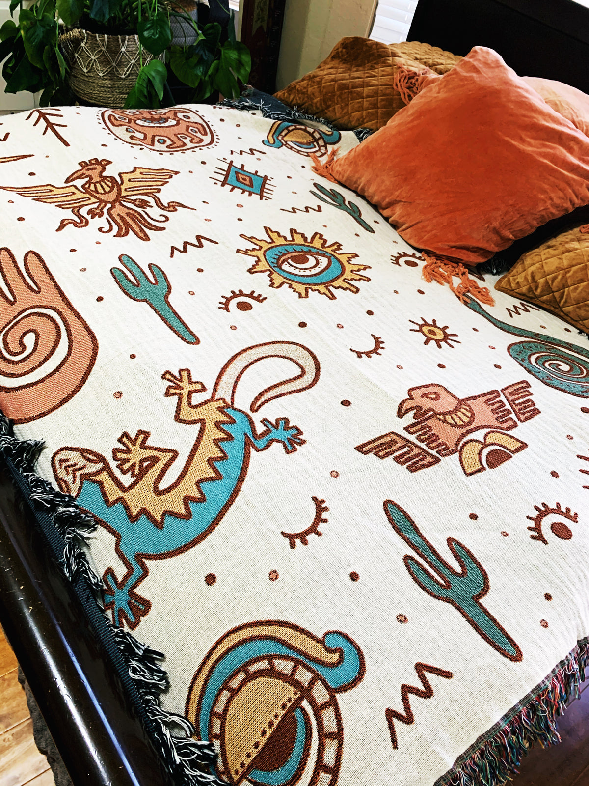 AZTEC-NOLOGY // WOVEN FRINGE BLANKET | The Pine Torch